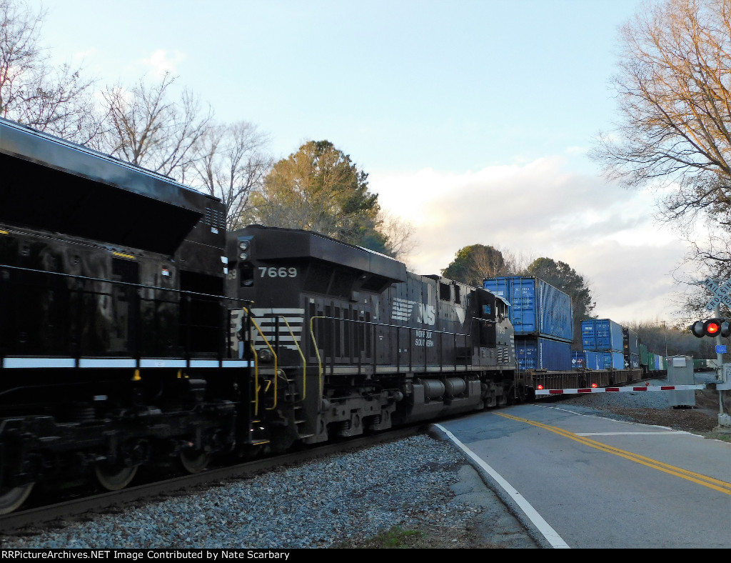 NS 7669 trailing on NS #291